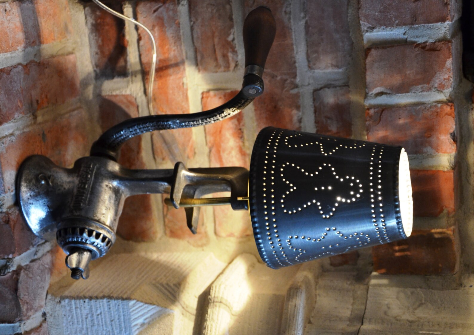 LEONCE | Meat Grinder Lamp With Metal Lamp Shade | Lampe Moulin a ...