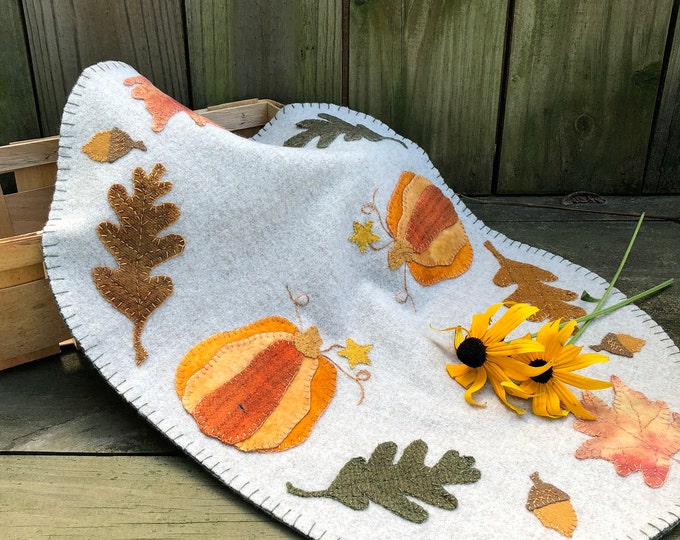 Fall Wool Applique' Kit and Pattern Table Mat Leaves & Pumpkins 14.5 X ...