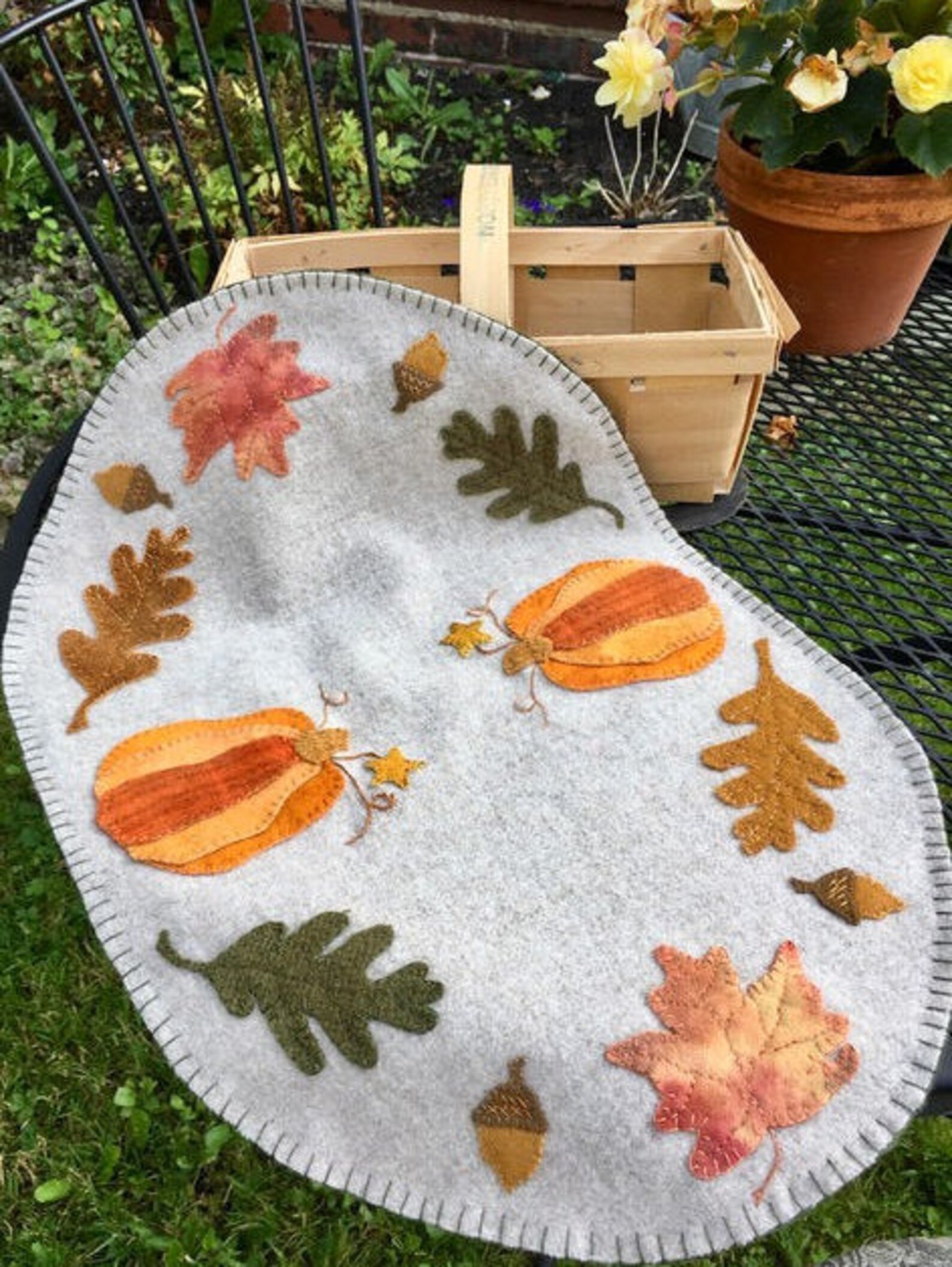 E- Pattern Fall Wool Applique' Table Mat Leaves & Pumpkins 14 X 22 ...