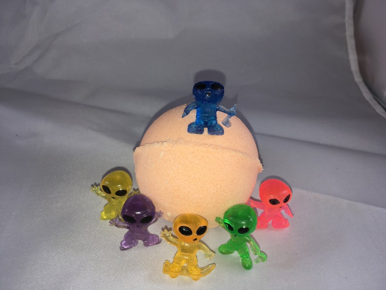10 Bath Bombs 5 Oz Tennis Ball Size With Alien Toys Inside for | Etsy