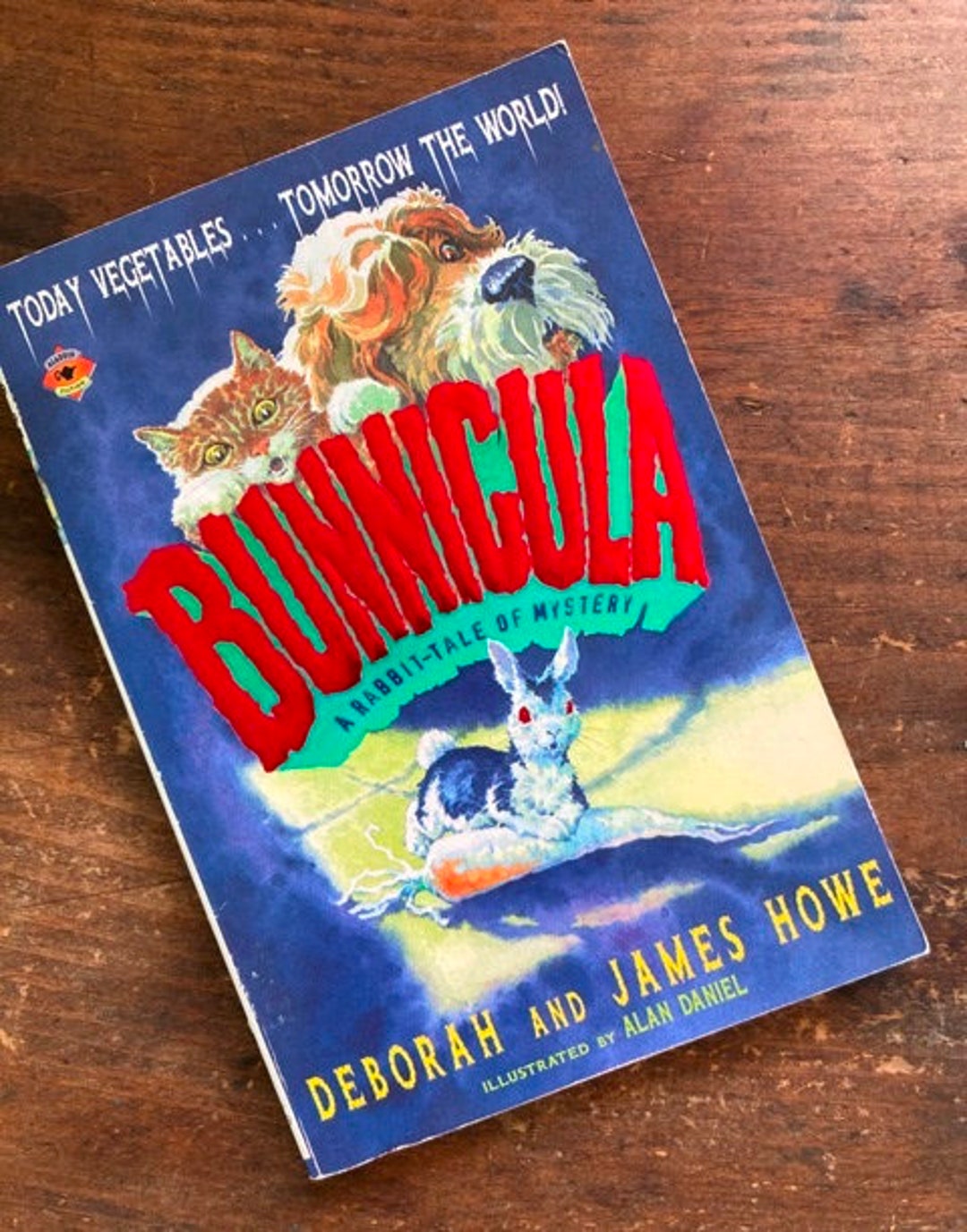 Bunnicula A Rabbit Tale of Mystery by Deborah and James Howe Mystery ...