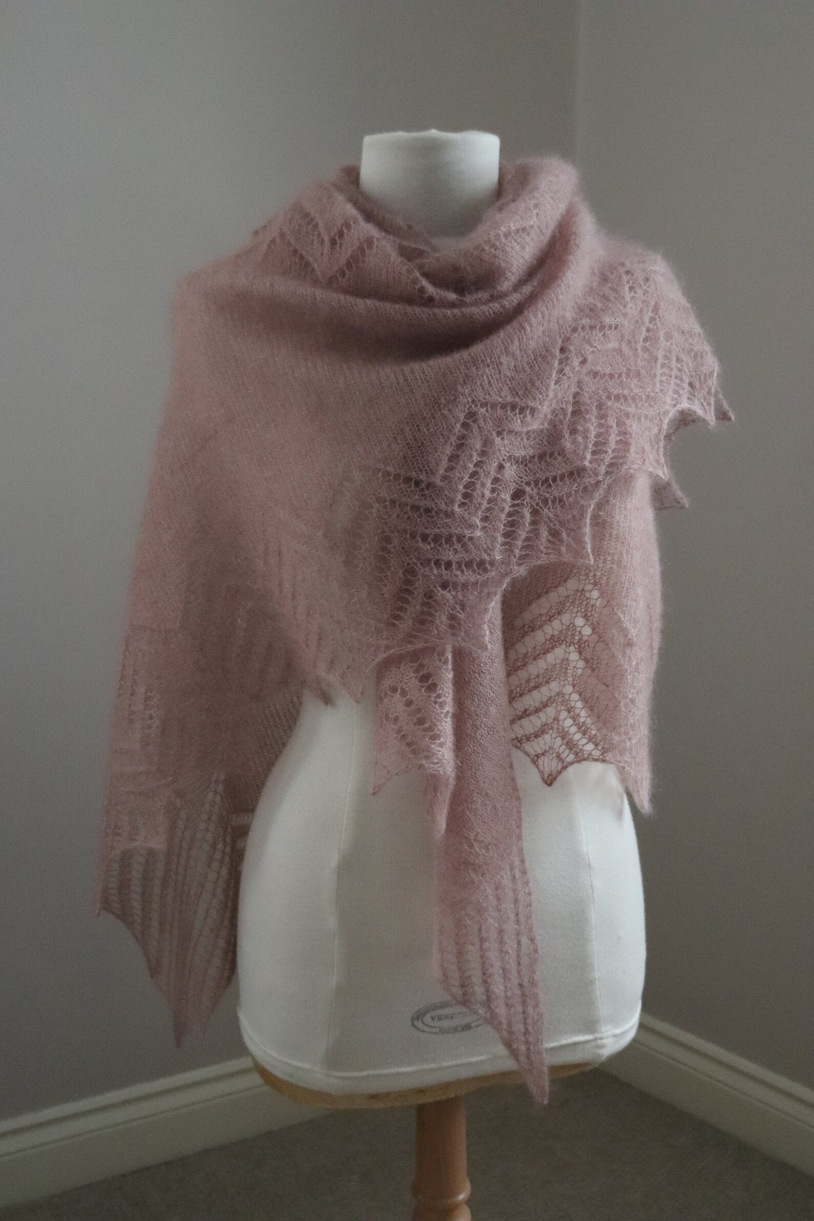 Hand Knitted Beautiful Elegant Shawl/shawl for All Occasions /autumn ...