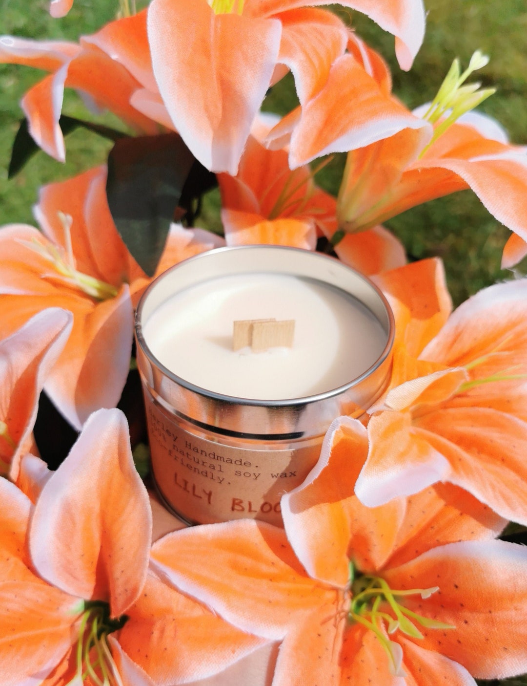 LILY BLOOM Soy Candle With Crackling Wood Wick - Eco and Vegan Friendly ...