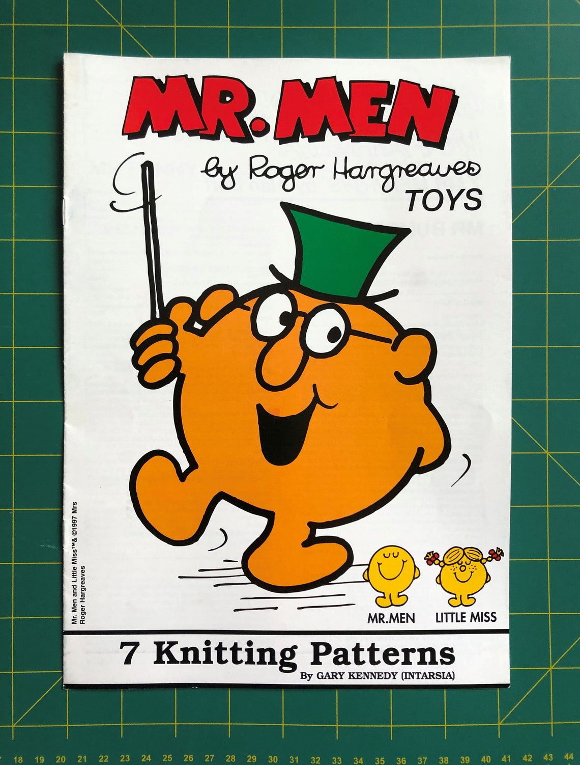Mr Men Knitting Book, 7 Toy Patterns by Alan Dart, Gary Kennedy ...