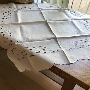 Vintage White Linen Embroidered Table Topper, Vtg 50s Embroidered Cut ...