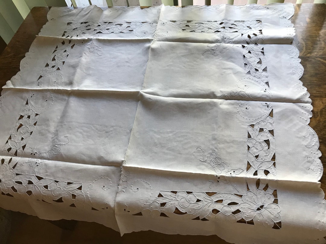 Vintage White Linen Embroidered Table Topper, Vtg 50s Embroidered Cut ...