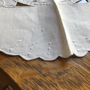 Vintage White Linen Embroidered Table Topper, Vtg 50s Embroidered Cut ...