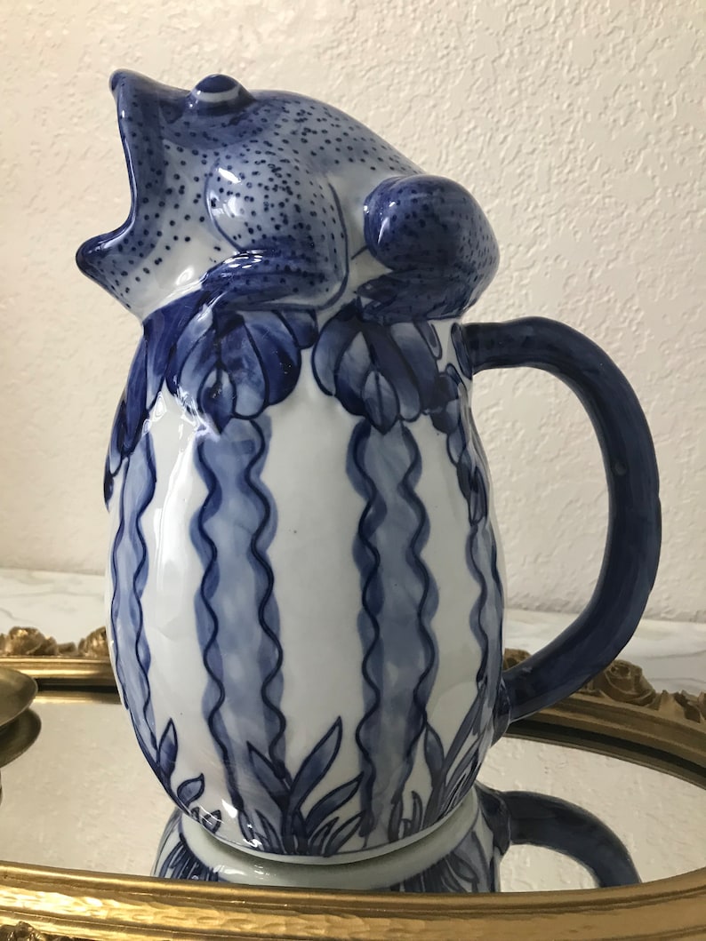 Vintage Majolica Pitcher, Blue White Frog Pitcher, Vintage Ceramic Frog ...