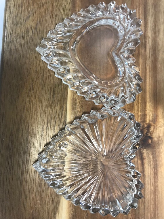 Vintage Glass/Crystal Heart shaped trinket box, jewel… - Gem