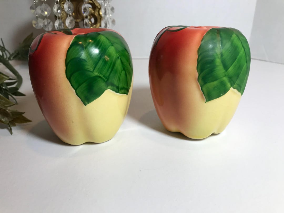 Vintage 1950s Apple Salt and Pepper Shakers, Vintage 1950s Whimsical ...