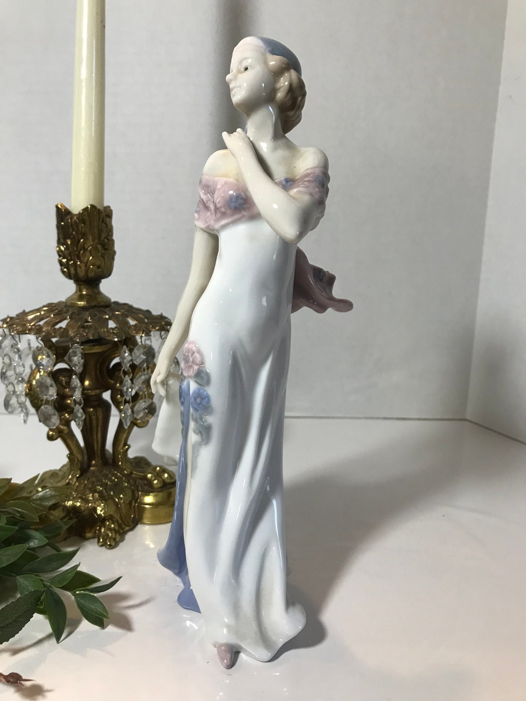 Vintage Lady in White Dress Statue, Vintage Romantic Lady in White ...