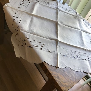 Vintage White Linen Embroidered Table Topper, Vtg 50s Embroidered Cut ...