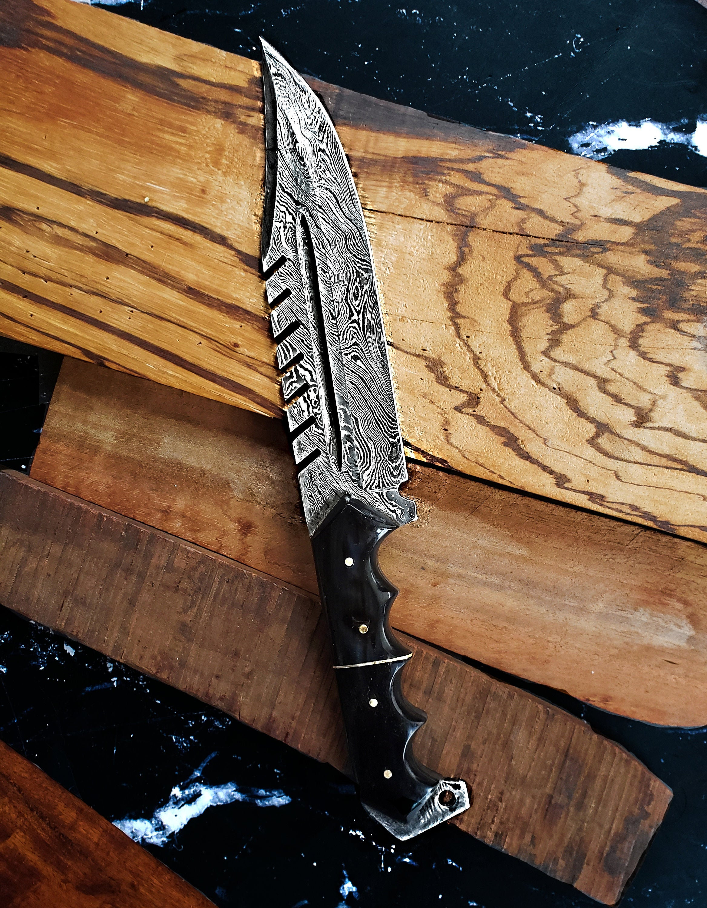 Titan Predator Damascus Steel Blade With Serrated Back/ Dyed Bones ...