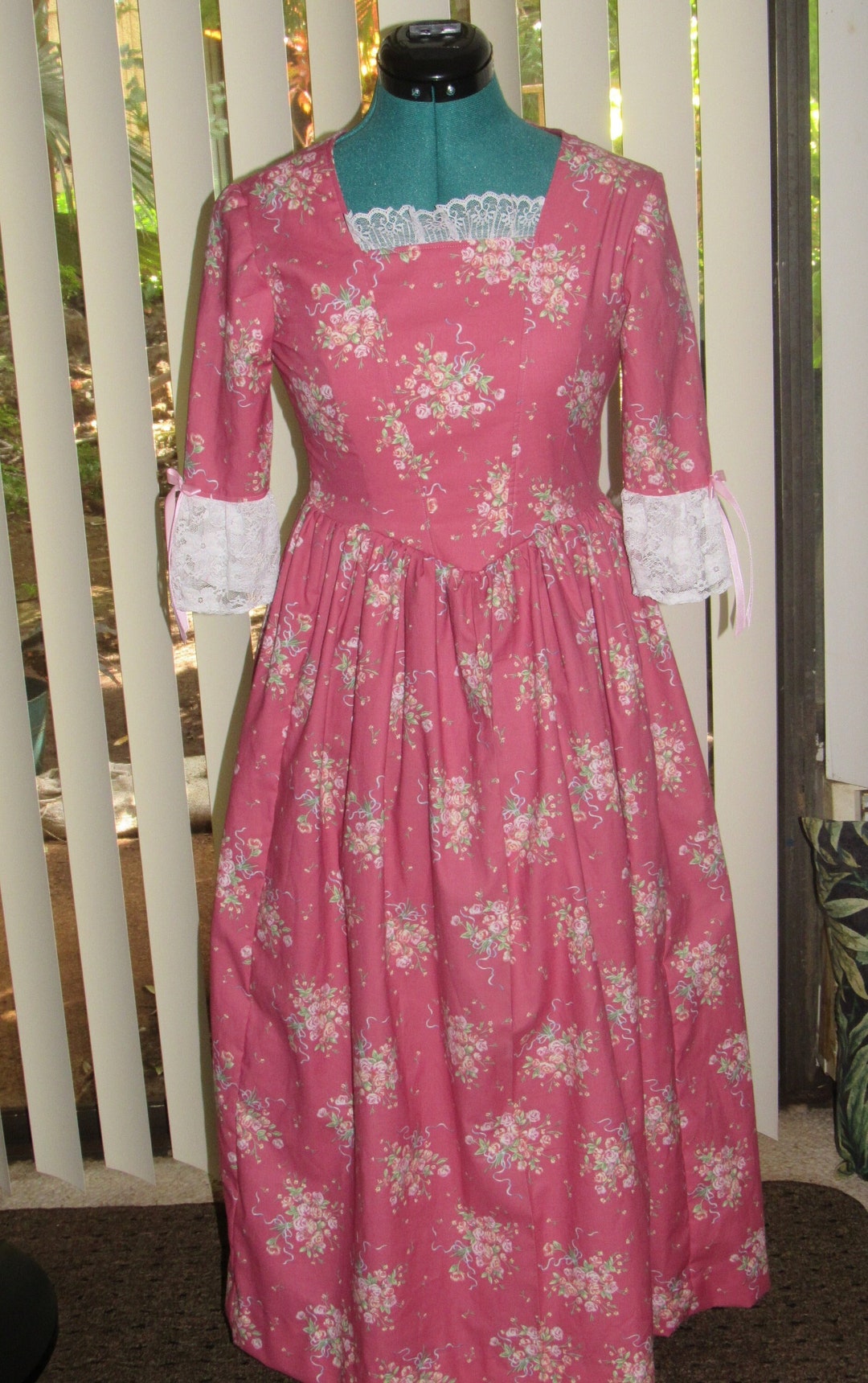 Colonial Dress Costume With Pinner Cap: 1770s Historical Gown, Girls ...