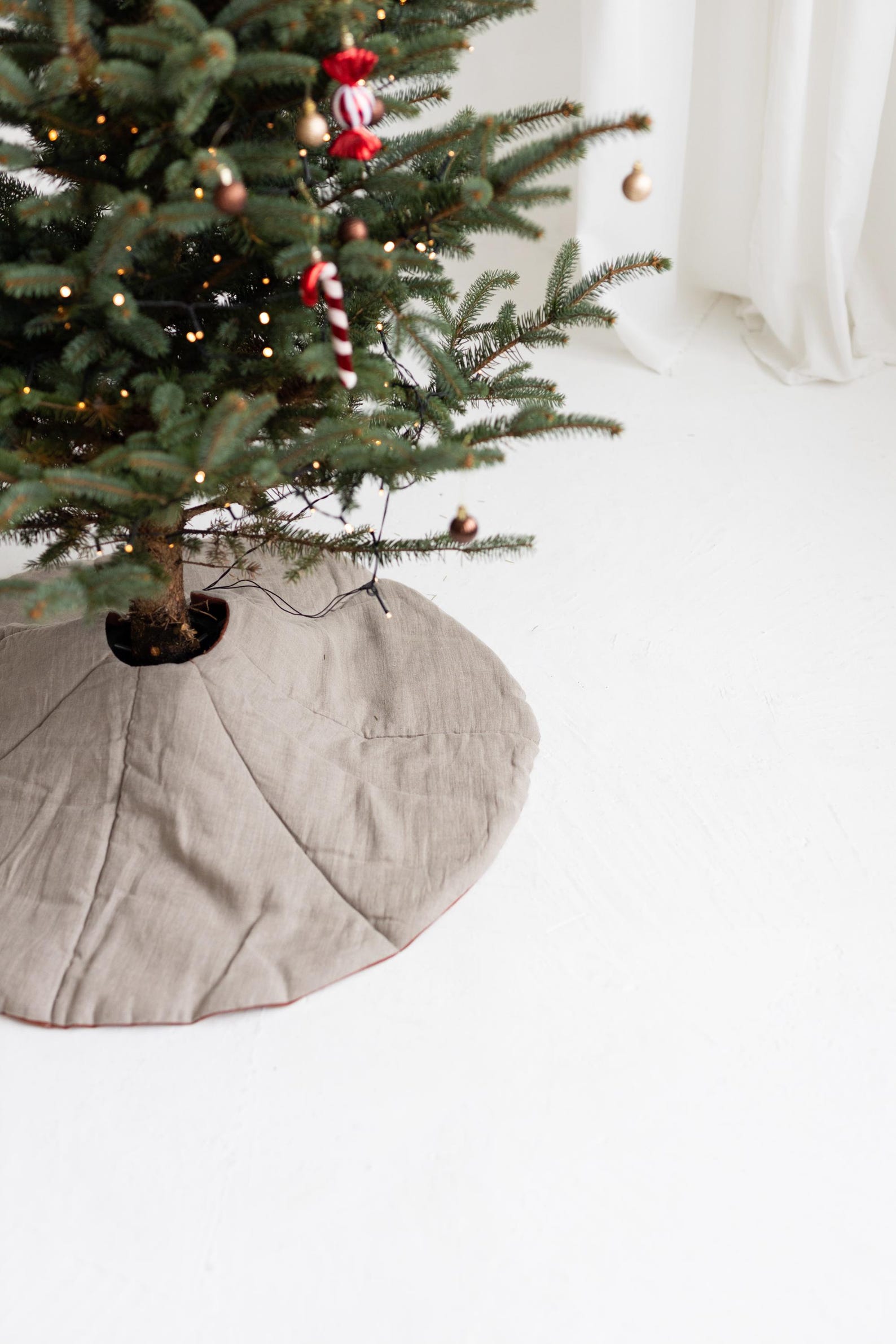 Linen Quilted Christmas Tree Skirt, Christmas Tree Skirt, Burlap ...
