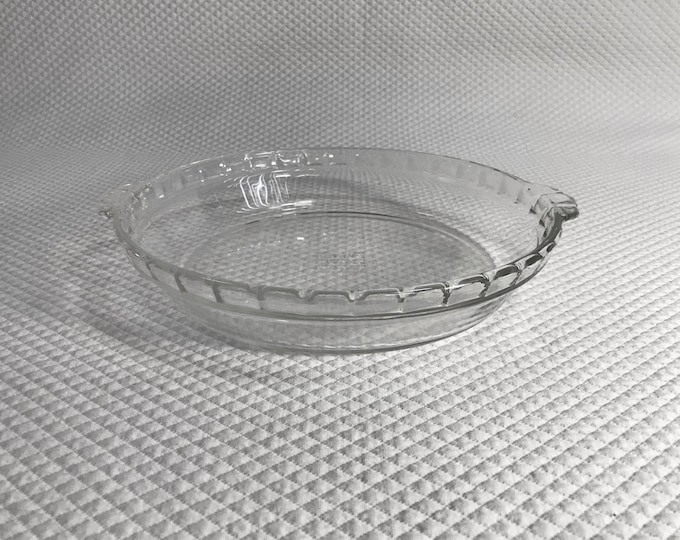 Vintage Pyrex Pie Plate: 9