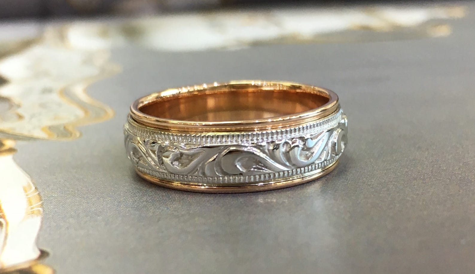 Men's 14k Two-tone Hand Engraved Wedding Band - Etsy