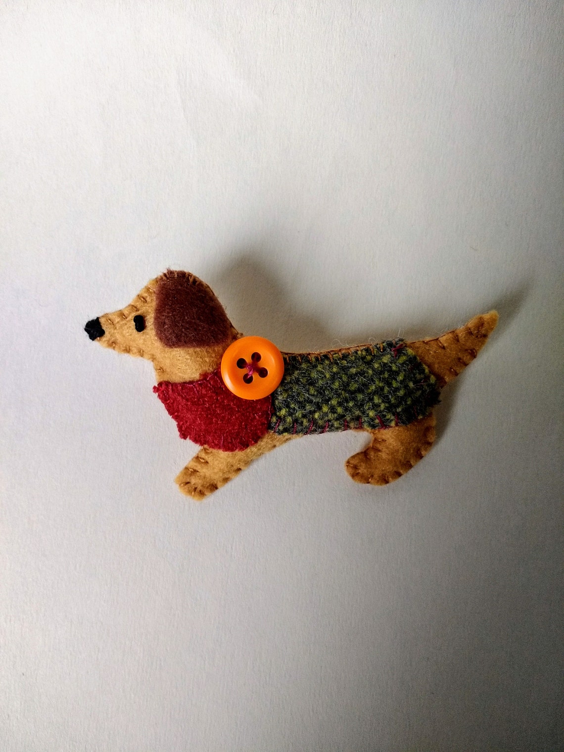 Felt dog brooch | Etsy