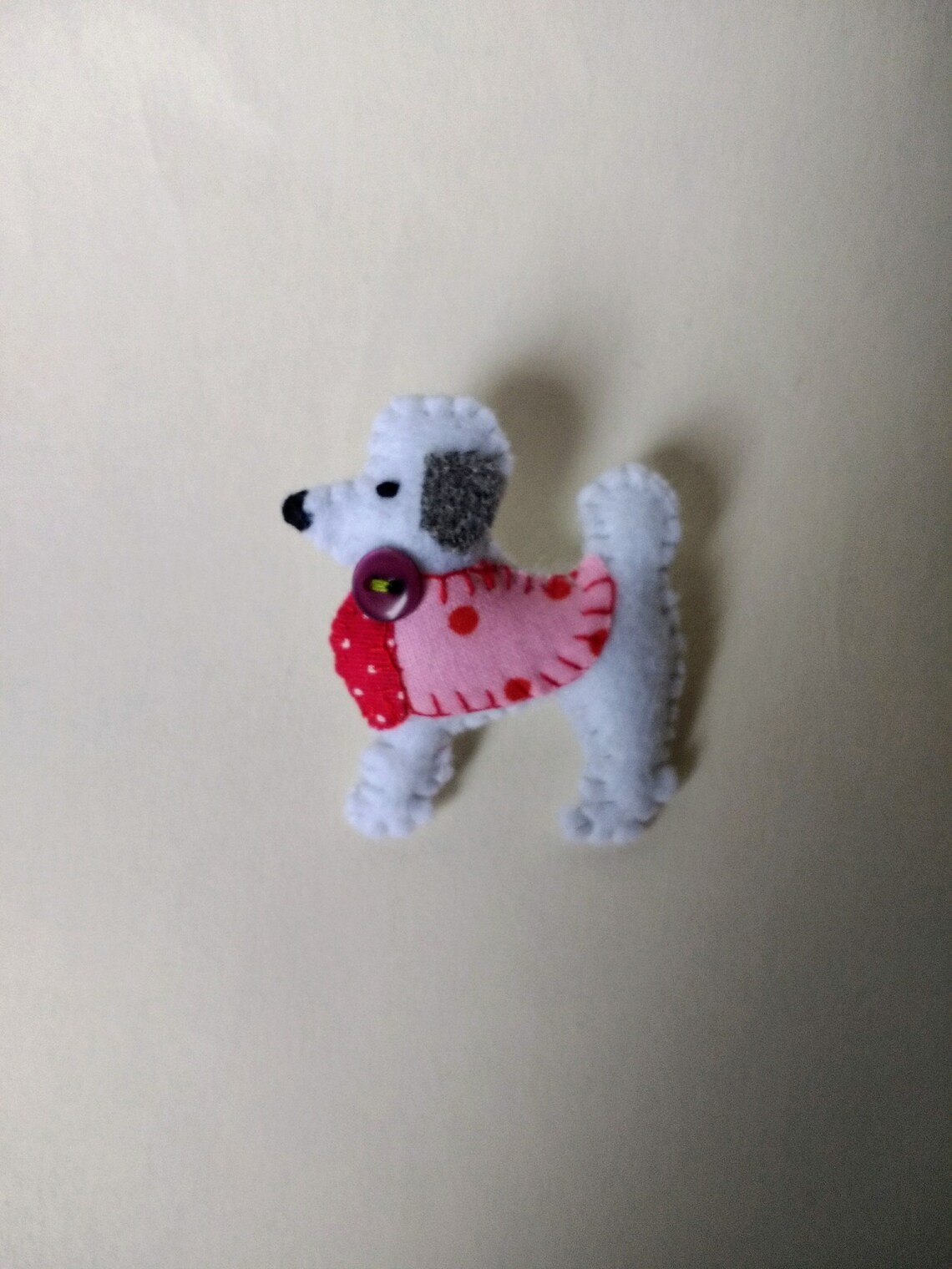 Felt dog brooch | Etsy