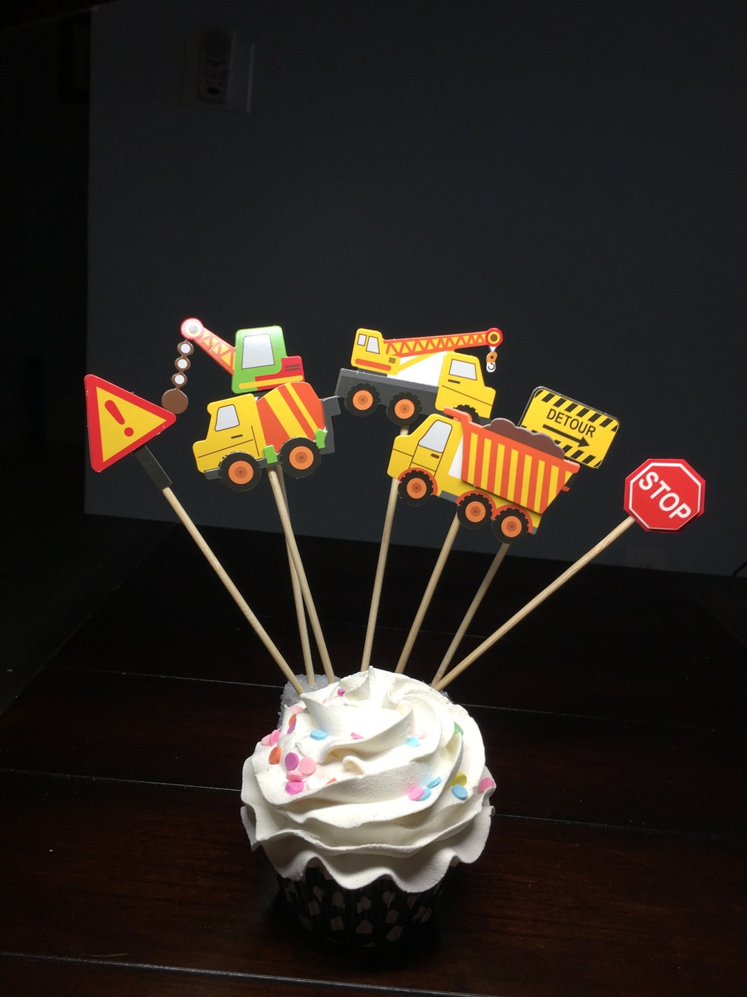 12 Dump Everything Can You Dig It Put on Your Hard Hats Truck Cupcake ...