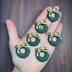 Micro Mini Wreaths - Tiny Resin Plastic Christmas Wreaths With Gold ...