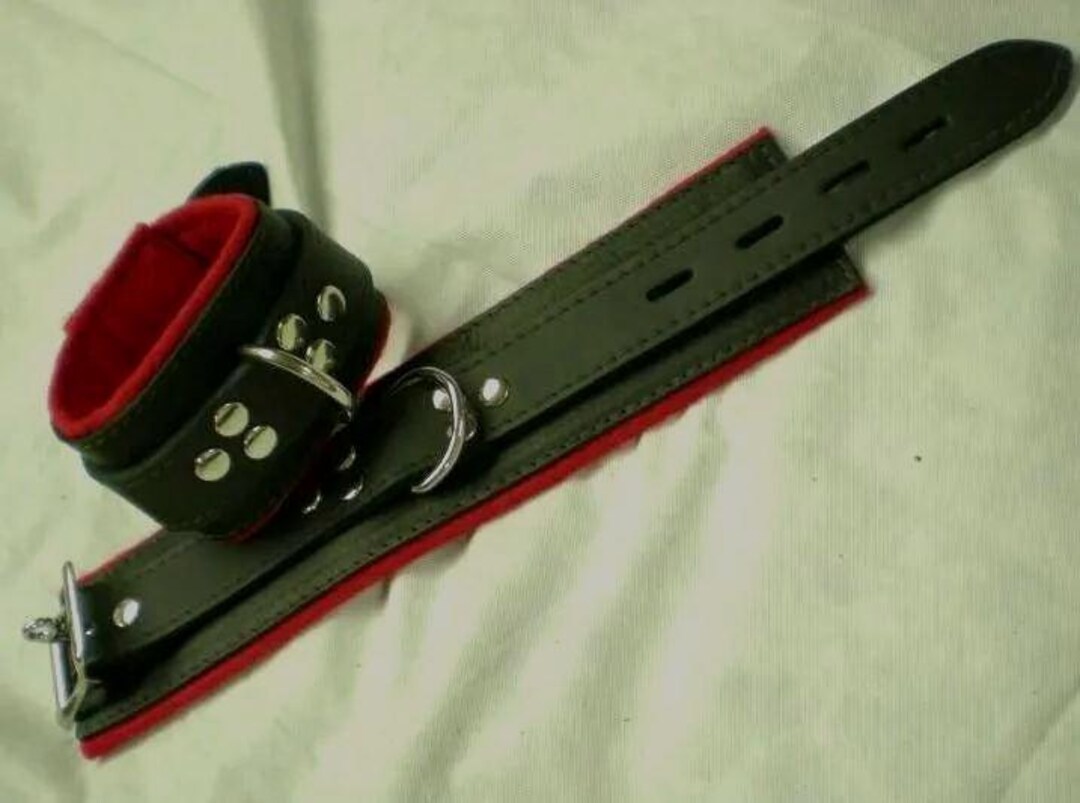 Leather Wrist Restraints, Bondage Locking Cuffs Black W/red Felt Lined ...