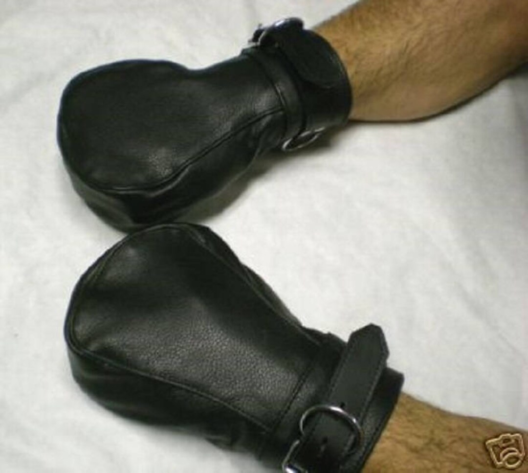 MATURE Leather Bondage Mitts Locking Leather Mitts, Wrist Bags, Unisex ...