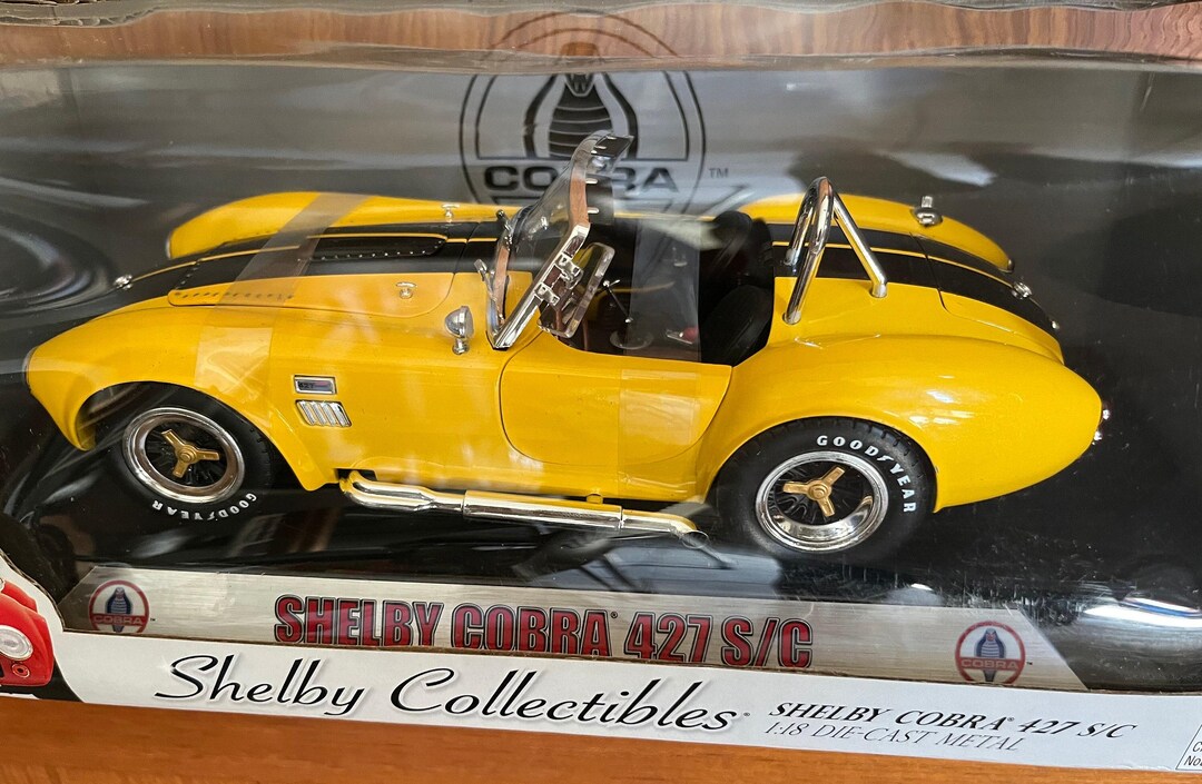 Shelby Collectibles Shelby Cobra 427 S/C YELLOW Black Stripe 1/18 ...