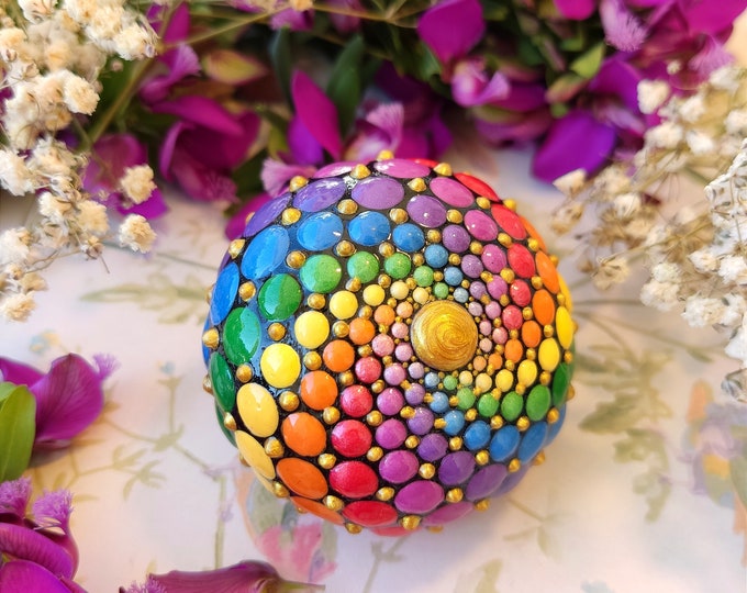 Mandala Wood Pebble "rainbow" - Etsy