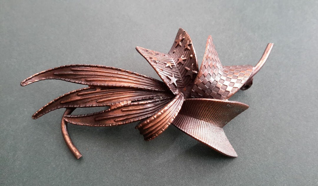 Vintage ''triad'' Signed Copper Tone Leaves and Ribbons Brooch - Etsy