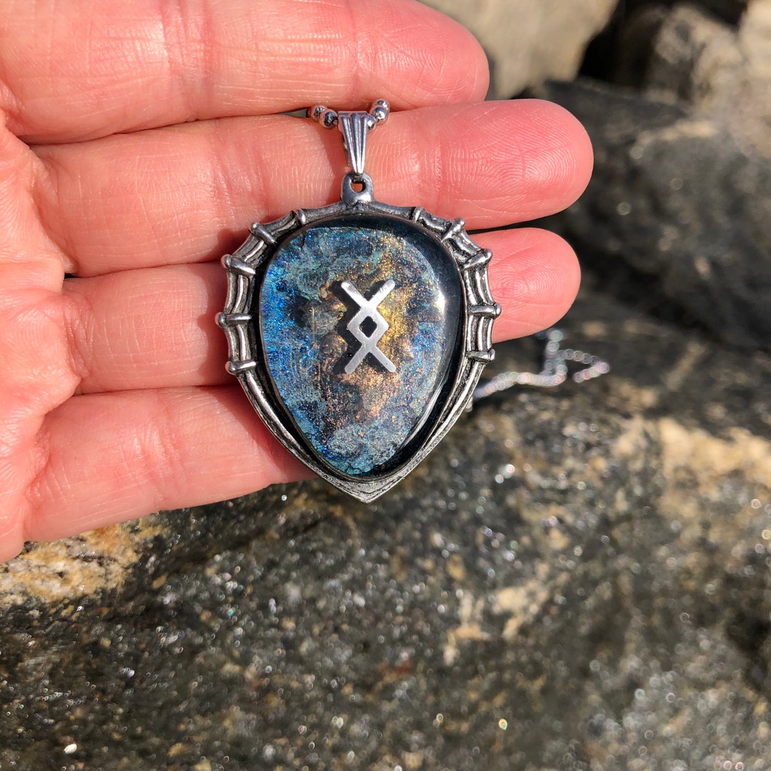 Inguz Rune / Spider Bilateral Pendant Amulet. Elder Futhark. - Etsy