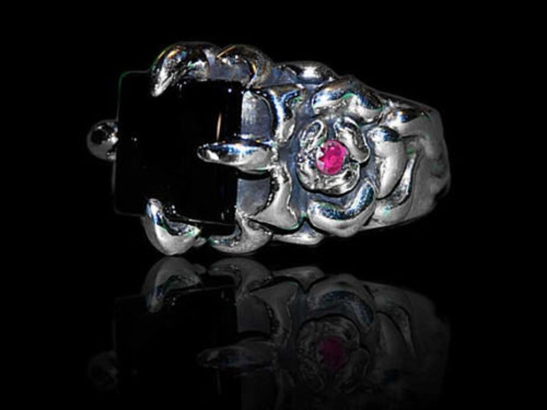 Imperial Onyx and Ruby Square Stone Ring - Etsy Canada