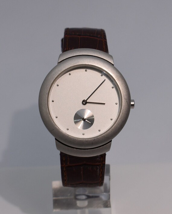 Vintage Quartz Watch Water Resistant Japan Movement - Gem