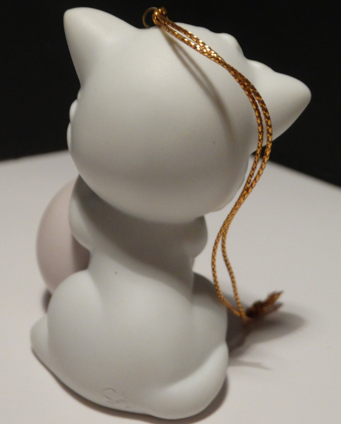Precious Moments Enesco 1990 Christmas Ornament Cat W/ball About 2 3/4 ...