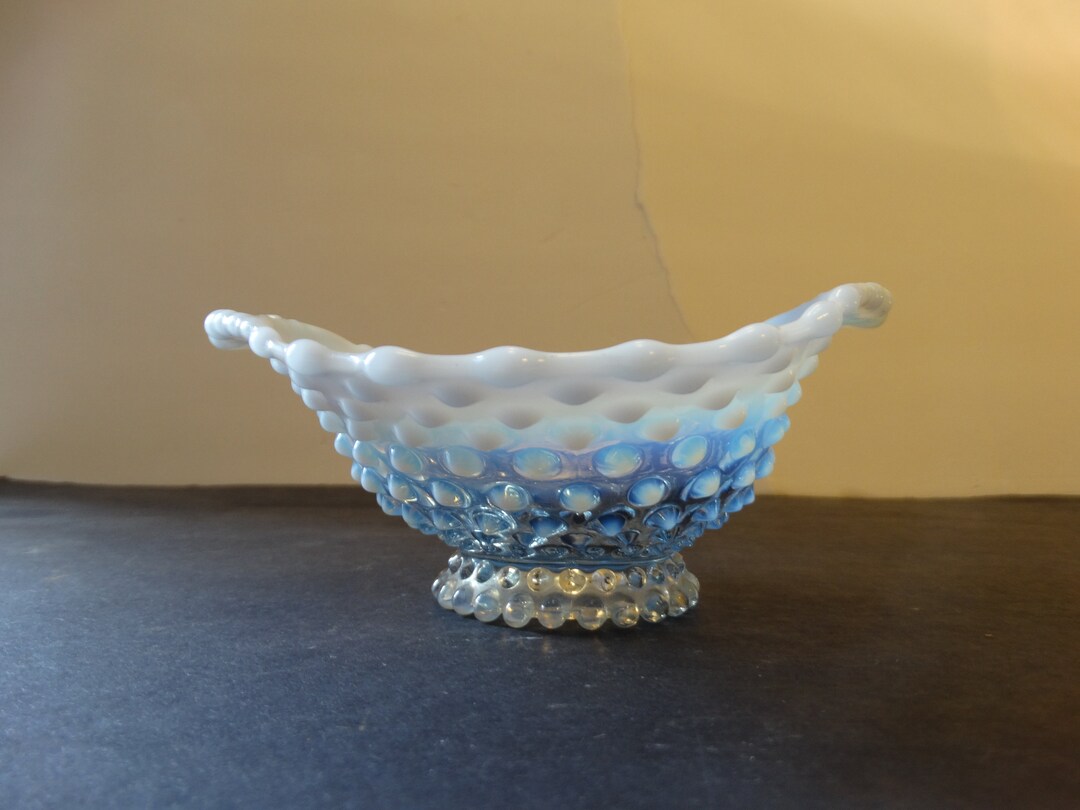 Hobnail Light Blue Opalescent 2 Handled 6" Dish por Duncan Miller Glass ...
