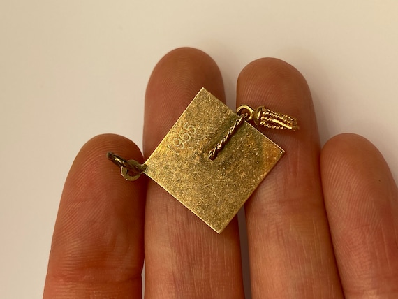 Vintage 14k yellow gold graduation cap charm - Gem