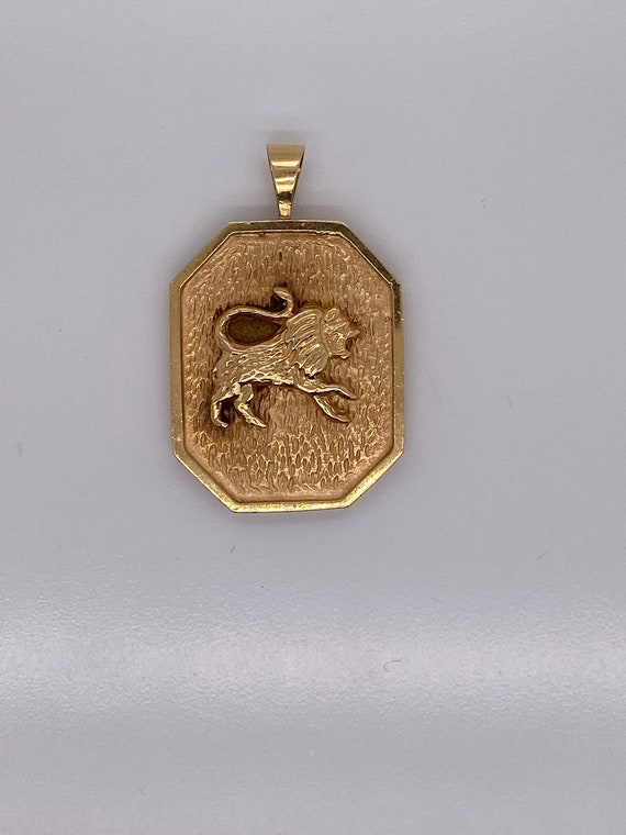 vintage leo charm gold - Gem