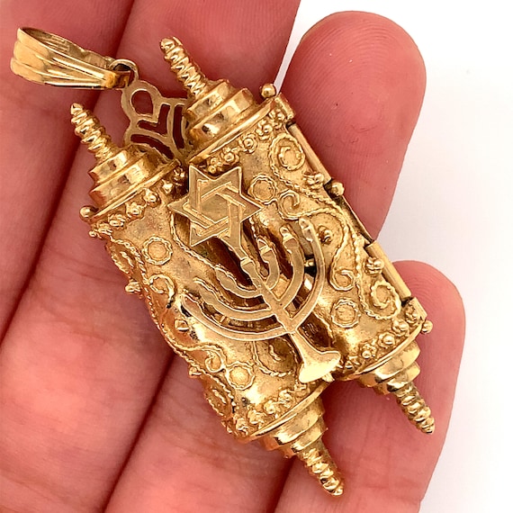 Vintage 14K Yellow Gold Large Hebrew Torah Pendant Ch… - Gem