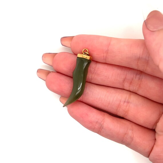 Vintage 14K Yellow Gold Nephrite Jade Shark Tooth Cha… - Gem