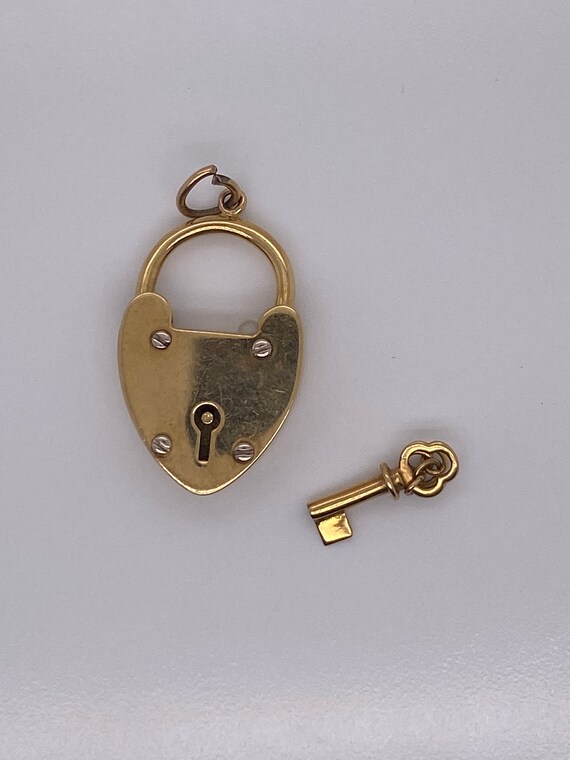 vintage key charm 18k - Gem