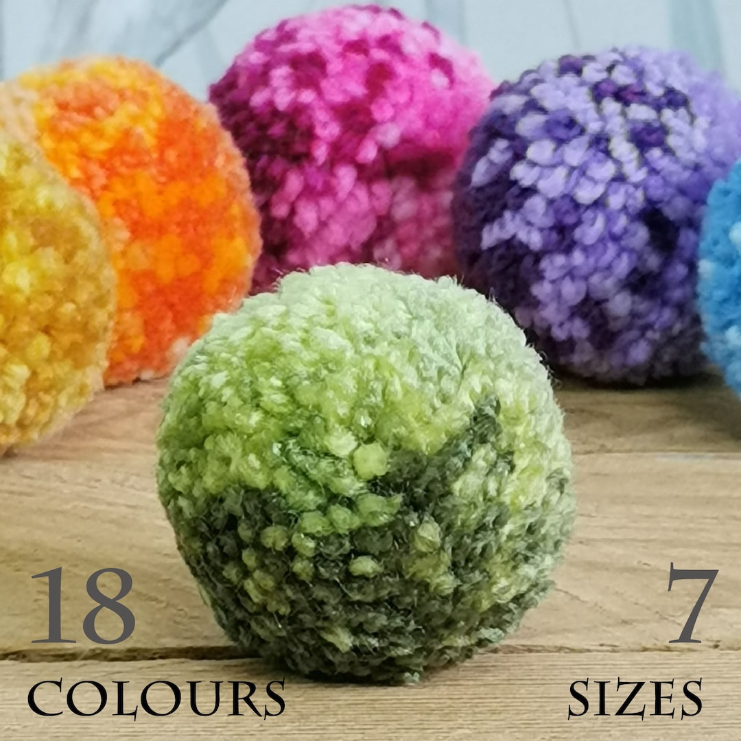 Shaded Multi Coloured Wool Handmade Craft Yarn Pom Poms - Etsy Italia