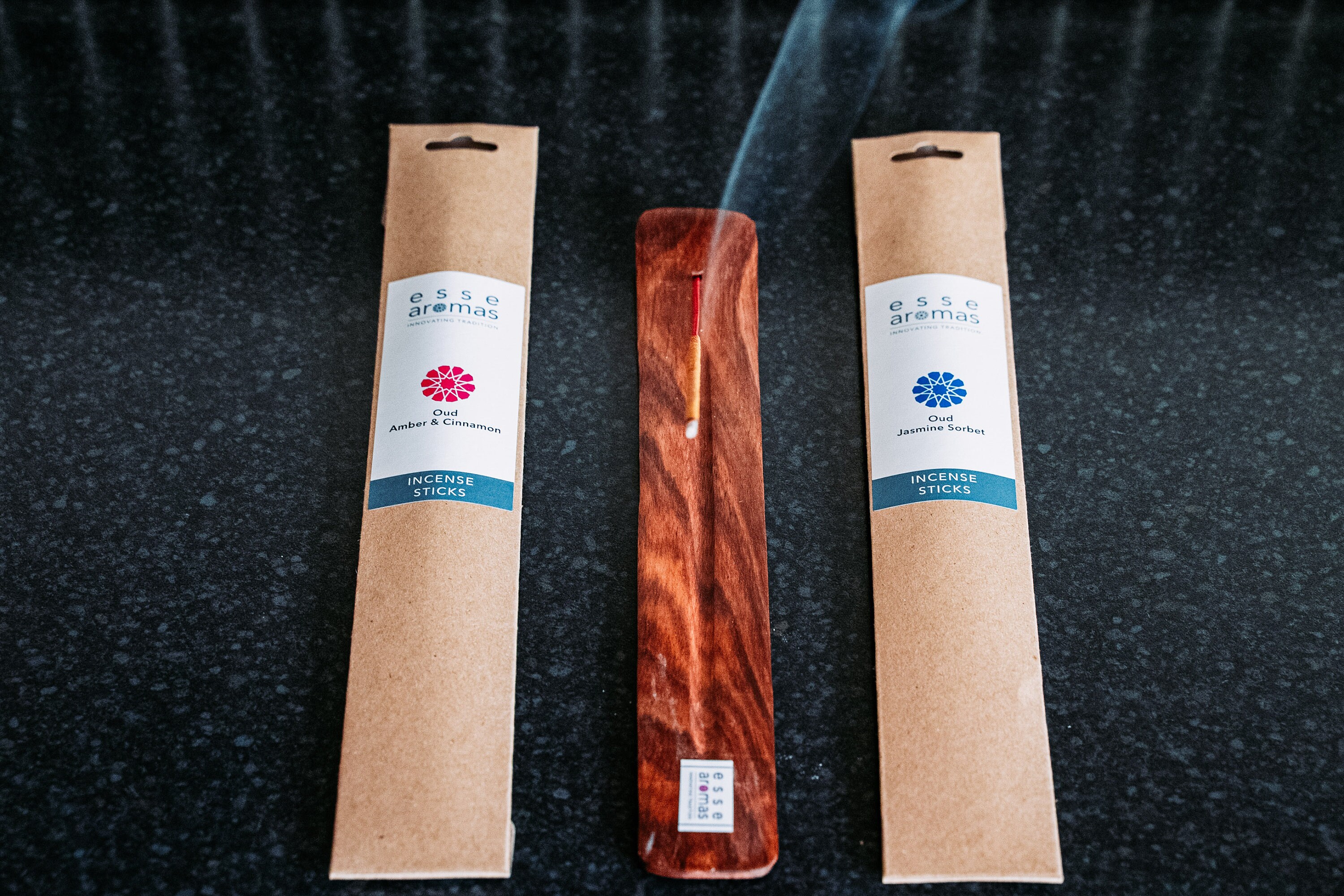 Oud/oudh Amber & Cinnamon Incense Sticks Esse Aromas 20pcs per Pkt - Etsy