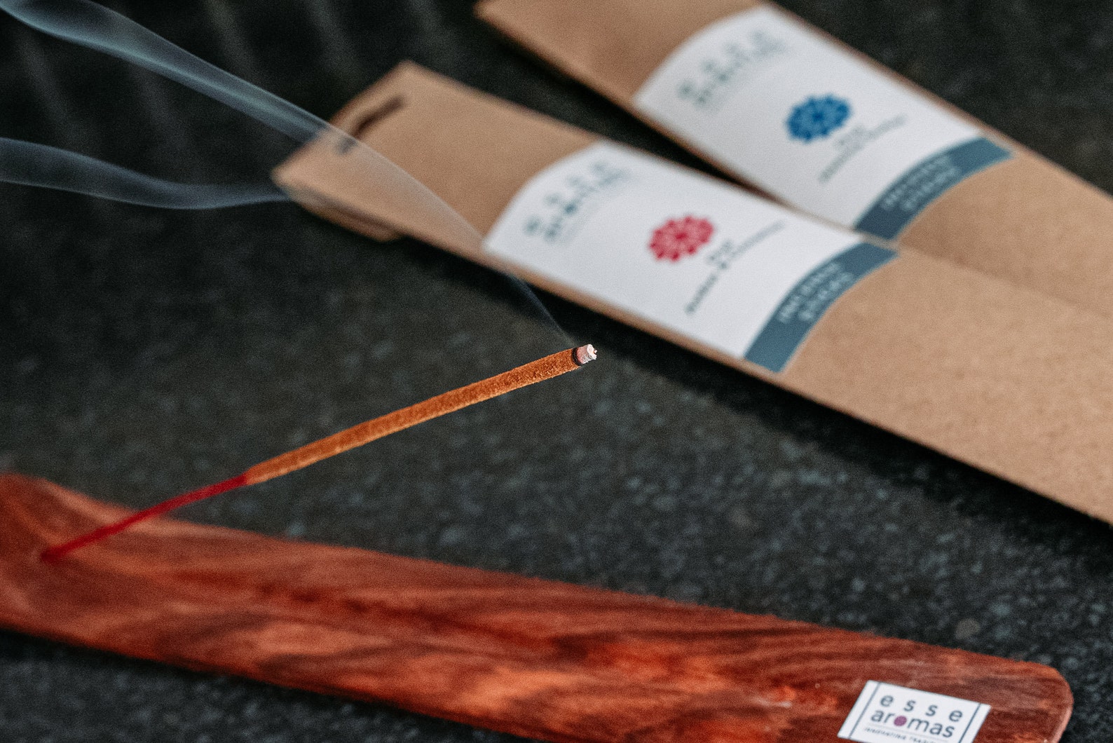 Oud/oudh Amber & Cinnamon Incense Sticks Esse Aromas 20pcs per Pkt - Etsy