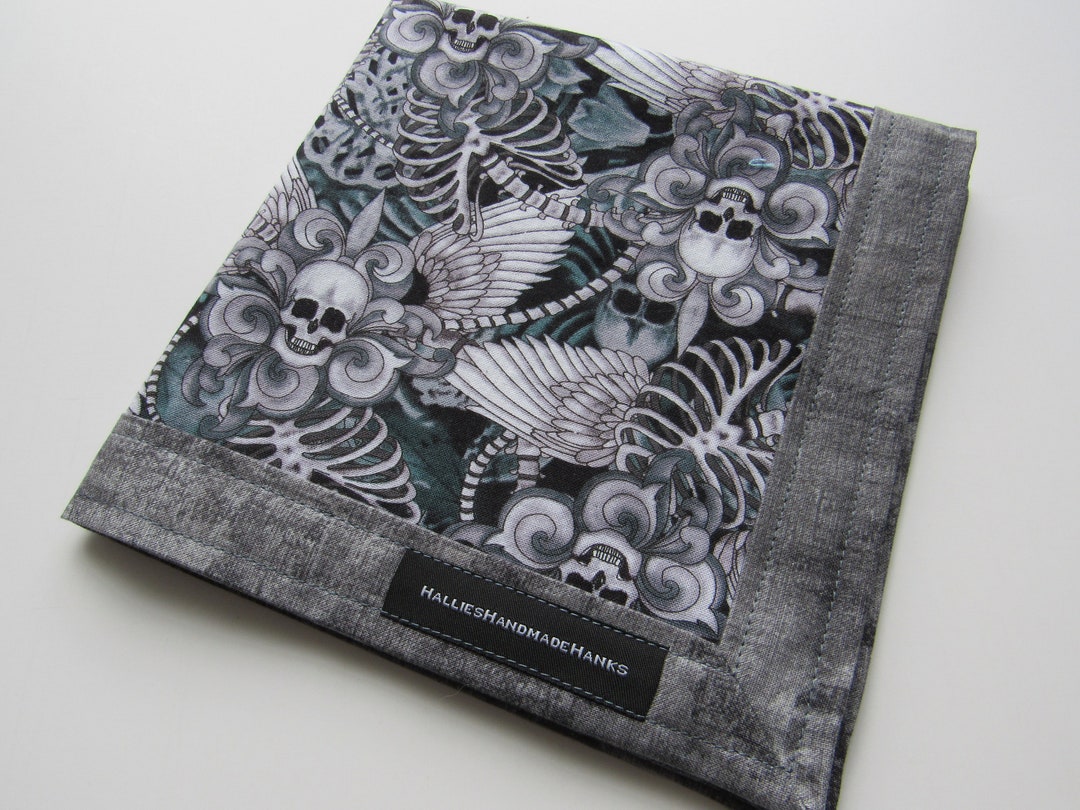 EDC Hank Skulls, Tattoos, Wings and Skeletons Everyday Carry Hank Men's ...