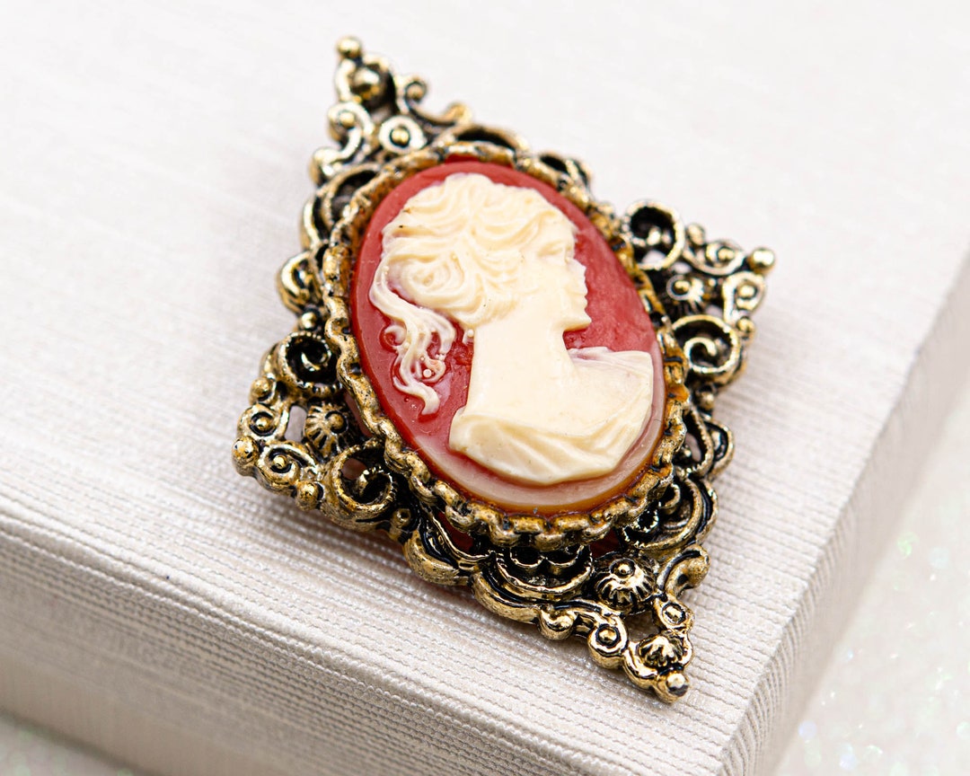 Vintage Resin Cameo Brooch Pendant Gerry's Rhombus Pin Regency Brooch ...