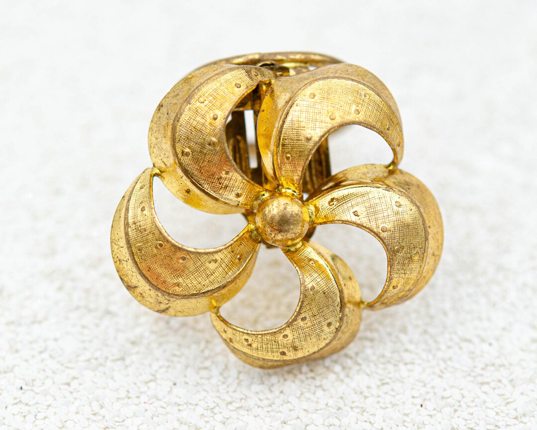 Vintage Gold Scarf Ring Clip Simple Flower Hinged Scarf Clip Textured ...