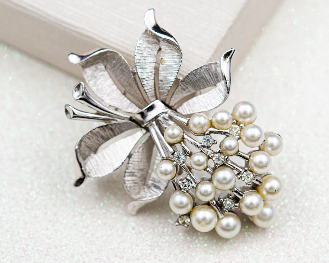 Vintage Crown Trifari Pearl Brooch Ivory Pearl Brooch Silver Chestnut ...