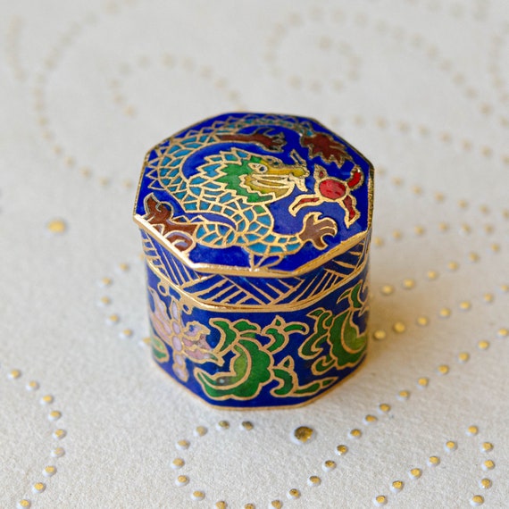 Vintage Chinese dragon pill box Gold tiny pill case P… - Gem