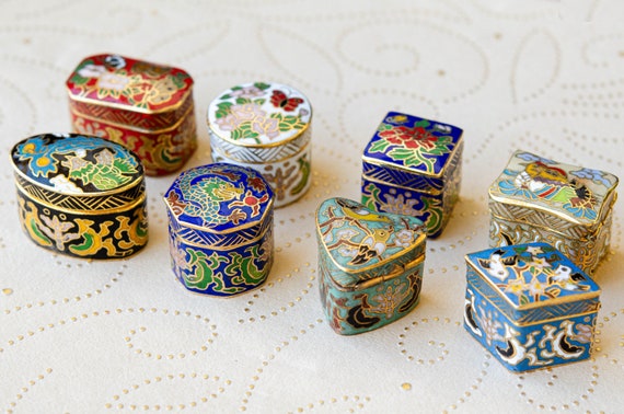 Vintage Chinese dragon pill box Gold tiny pill case P… - Gem