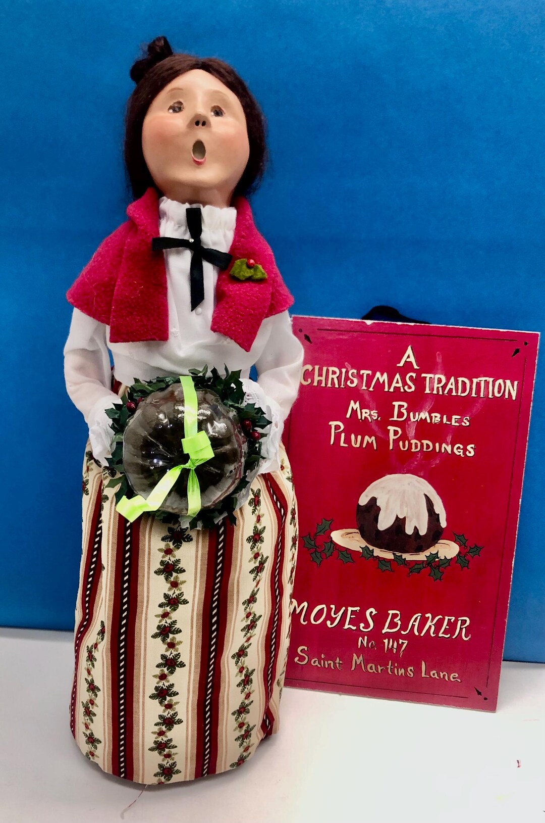Woman Plum Pudding Caroler Byers' Choice Christmas Decoration With Sign ...